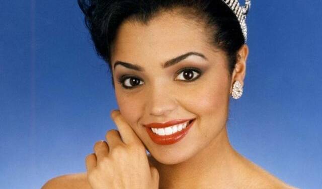 Actress Chelsea Smith Biography, Career and Life Story - TFIGlobal