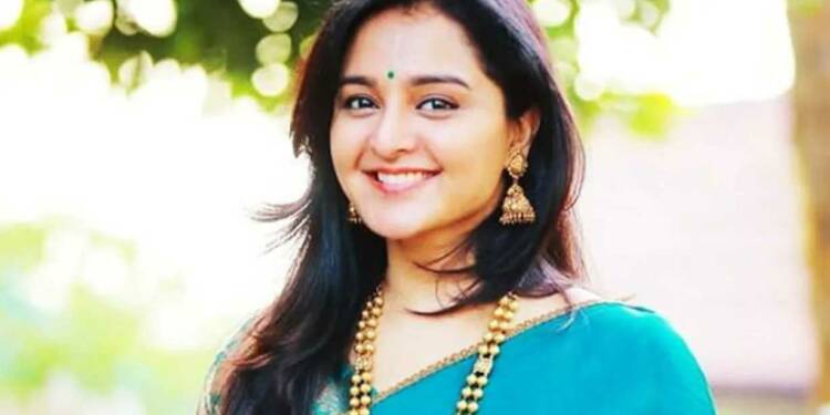 Actress Manju Warrior biography, career and life story - TFIGlobal