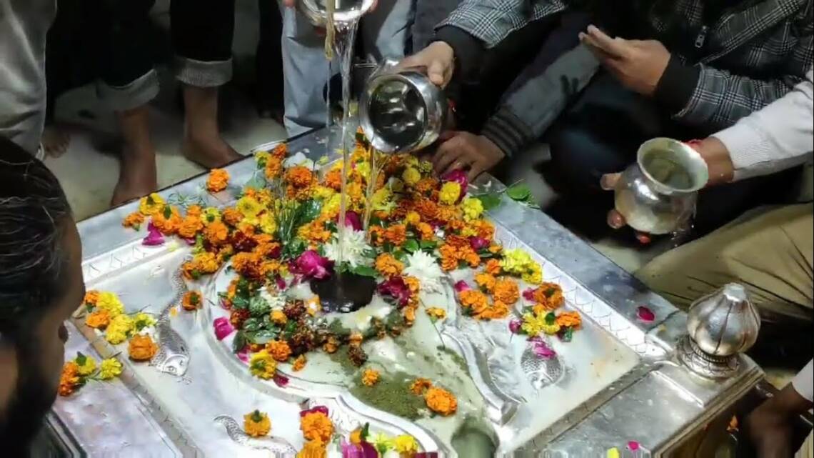 Parmat Anandeshwar Mandir, timings, history, guide & how to reach