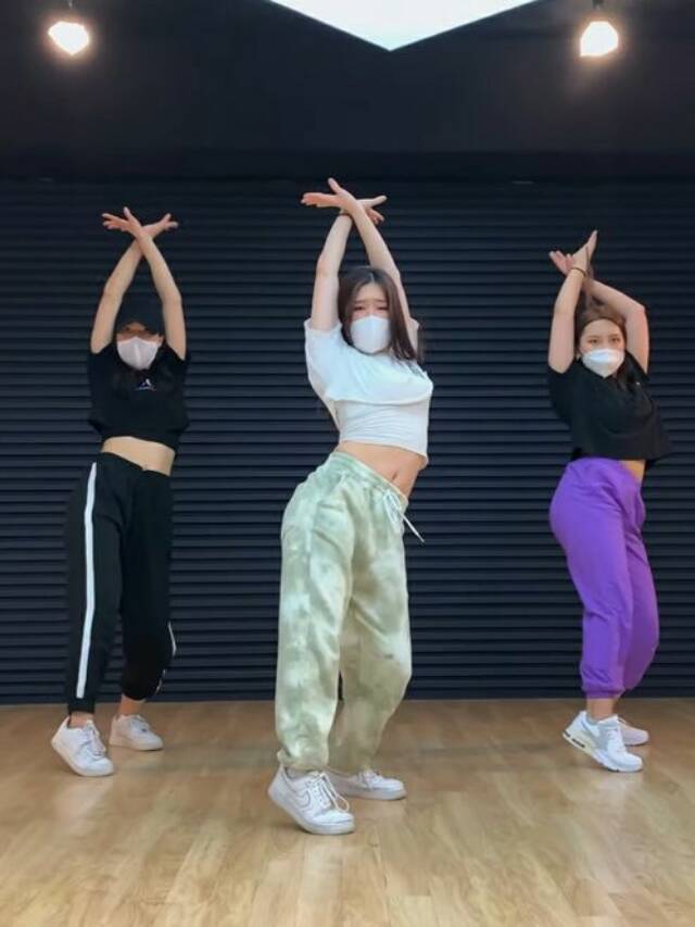 10 Golden Rules of Dance Etiquette to Learn Dance faster - TFIGlobal